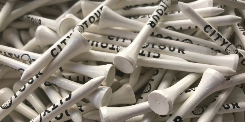 How to purchase tee gifts and prizes for your golf outing